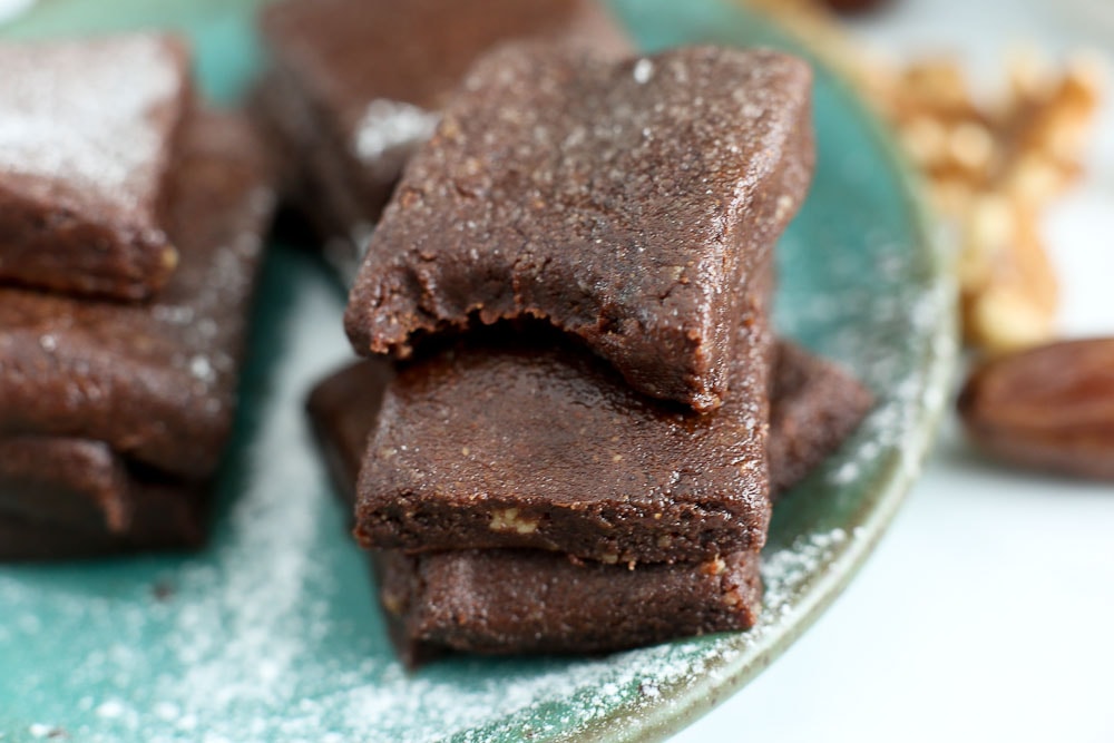 Clean Eating No Bake Brownies - Happy Healthy Mama